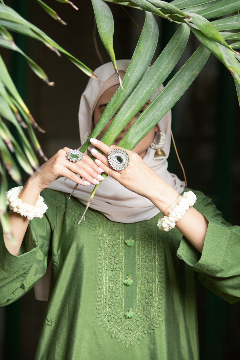 Patti Work Collection | Traditional Pakistani Embellished Dresses – Dhaagni